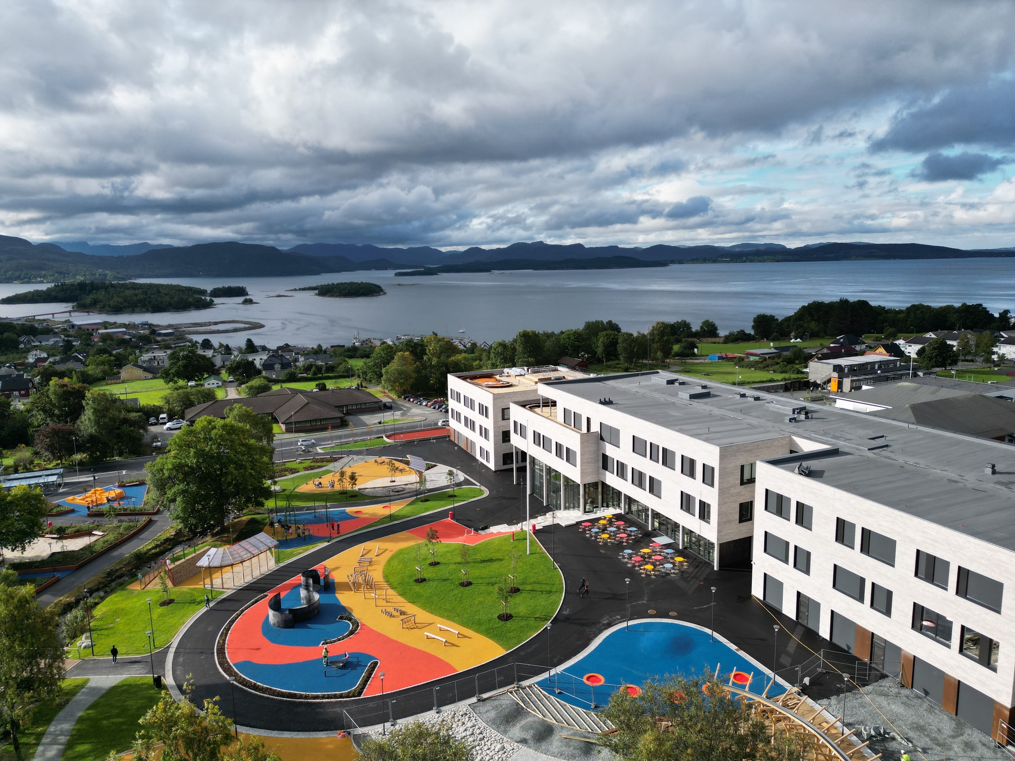 Servicemedarbeider - Helt Med